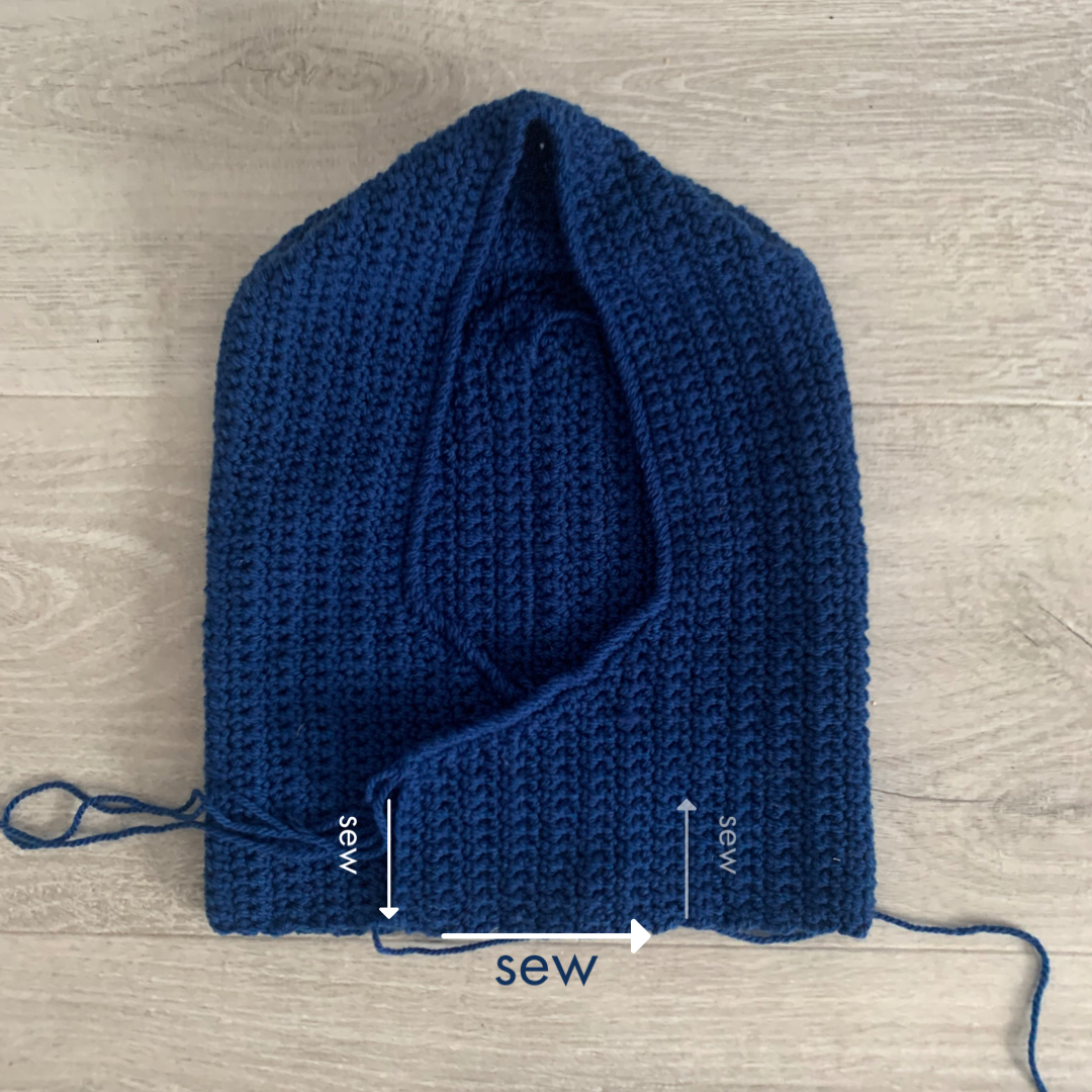 'Wrapped up' crochet balaclava hood: free crochet pattern - Dora Does